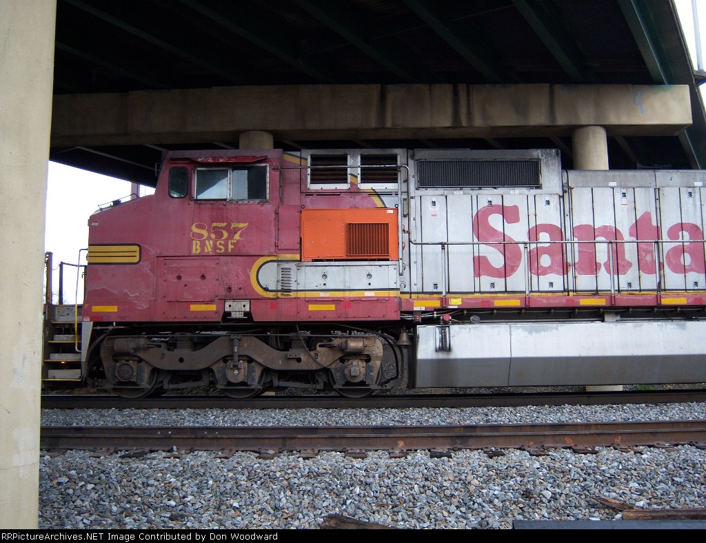 BNSF 857 leads NS train North through Dalton